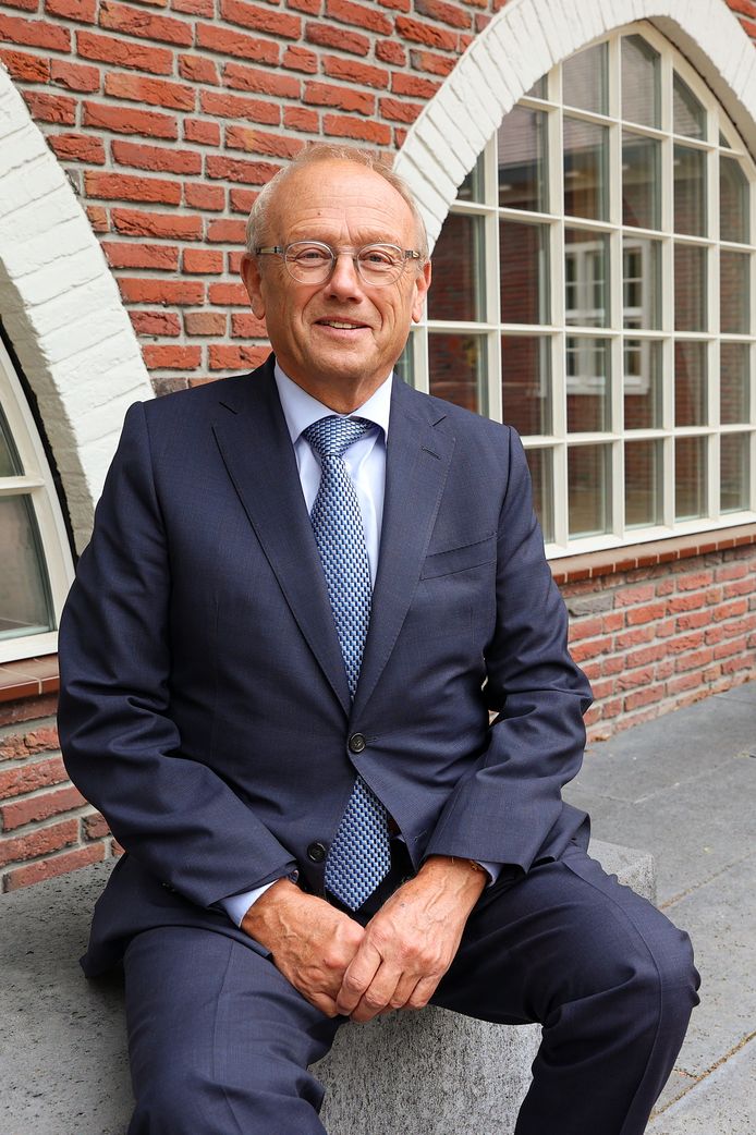 Boelhouwer spreekt voor het eerst in raad Waalre: ‘Hij brengt flink wat ...