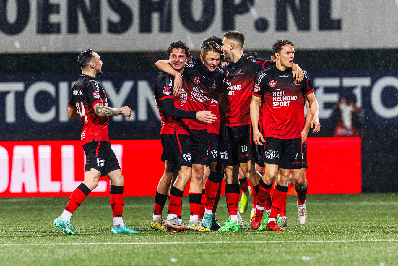 Helmond Sport doet weer helemaal mee om de play-offs, met dank aan ...