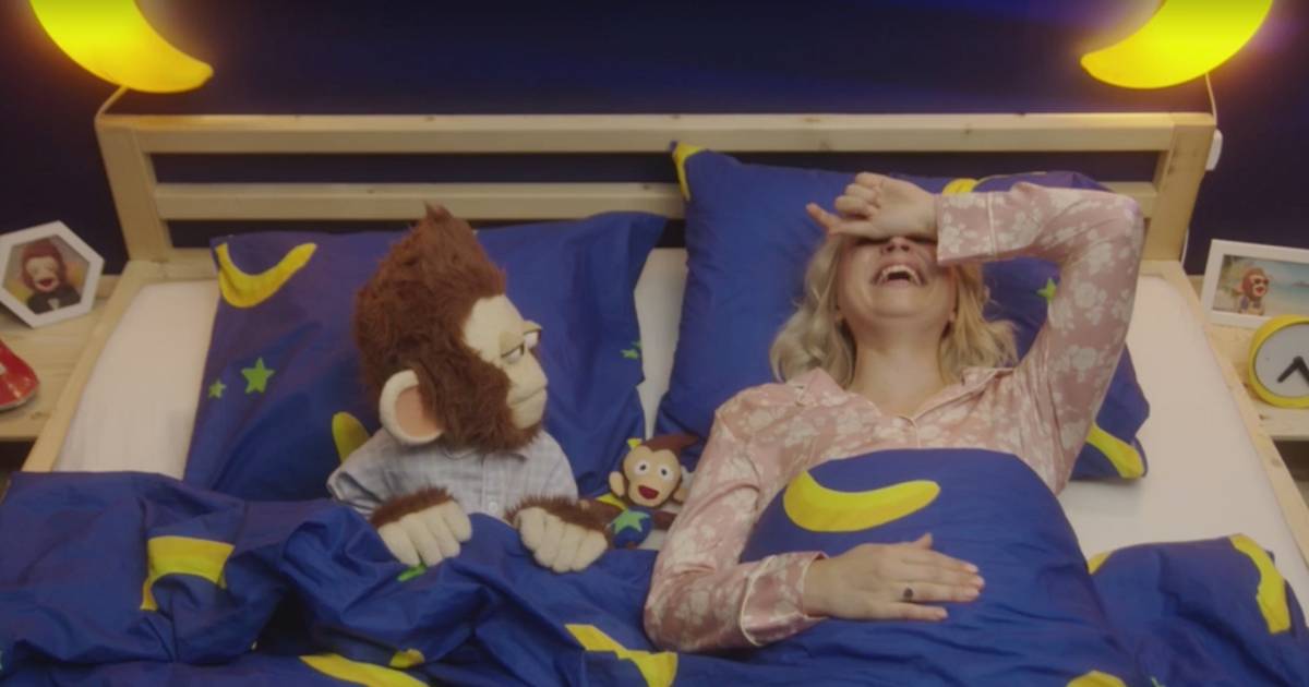 Julie Van den Steen lacht zich in kinderprogramma te pletter met de ...