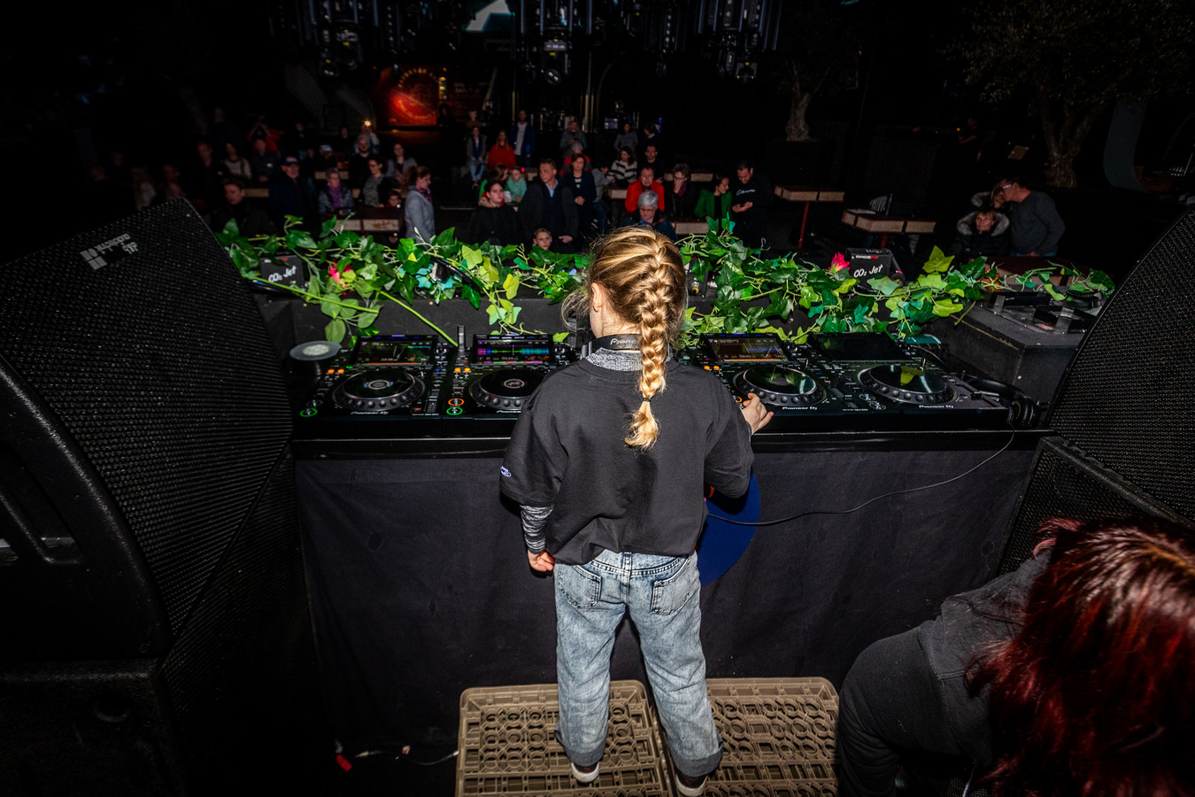 IN BEELD. Regi verrast jonge dj’s in spe met bezoek tijdens ...