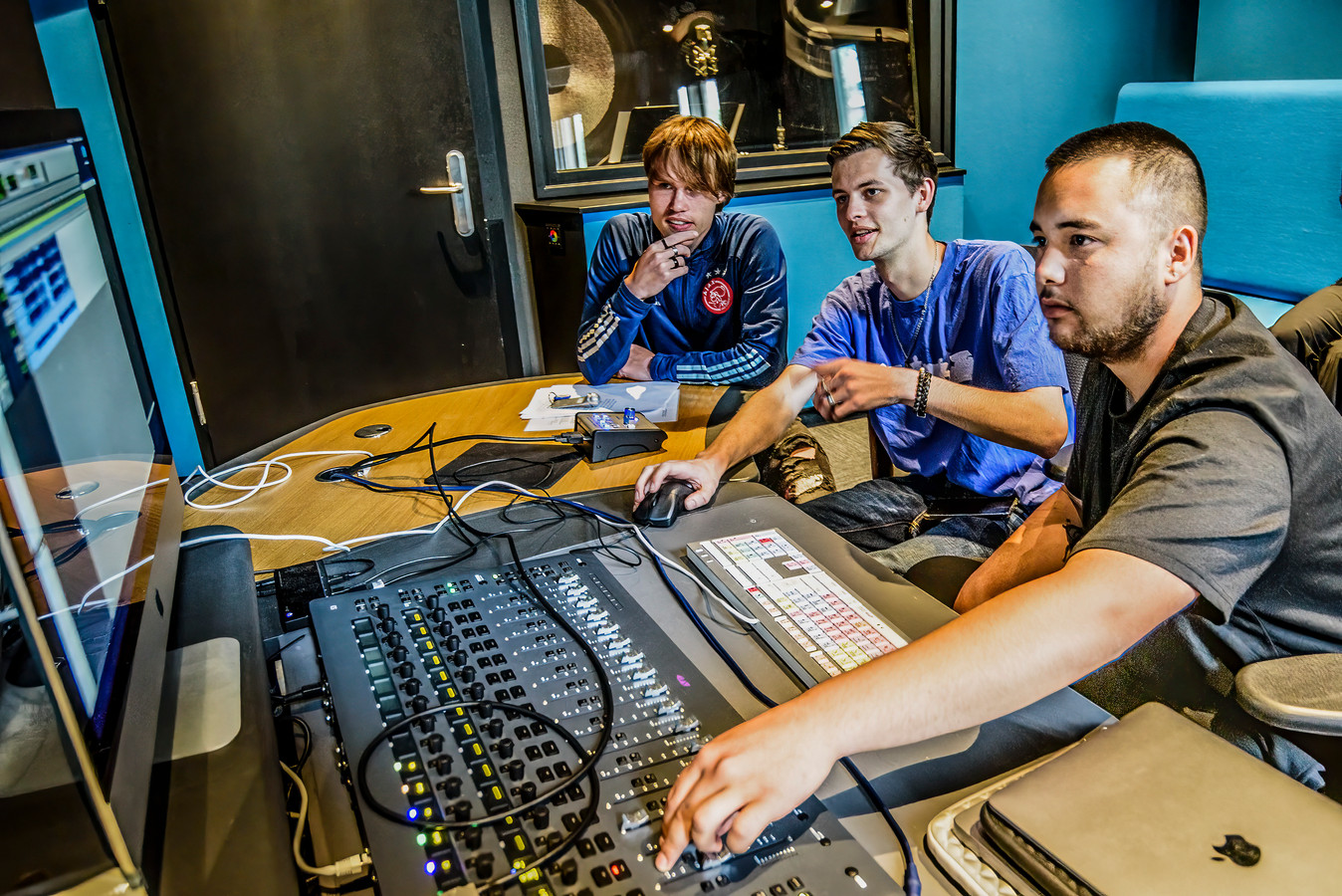 In Amsterdam zat hij al eens drie dagen in een politiecel, in Goor wil ...