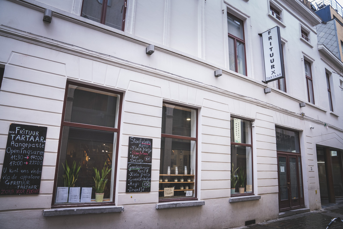 “De stoverijsaus is vermengd met de mayonaise. Het ziet er één groot ...