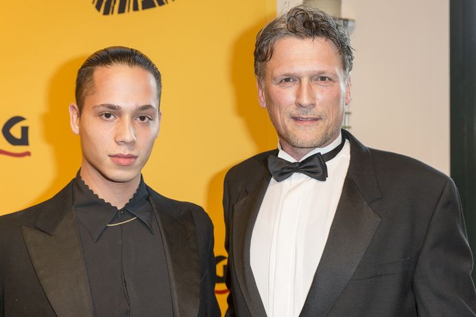 Bas Westerweel in ziekenhuis na hartaanval | Show | AD.nl