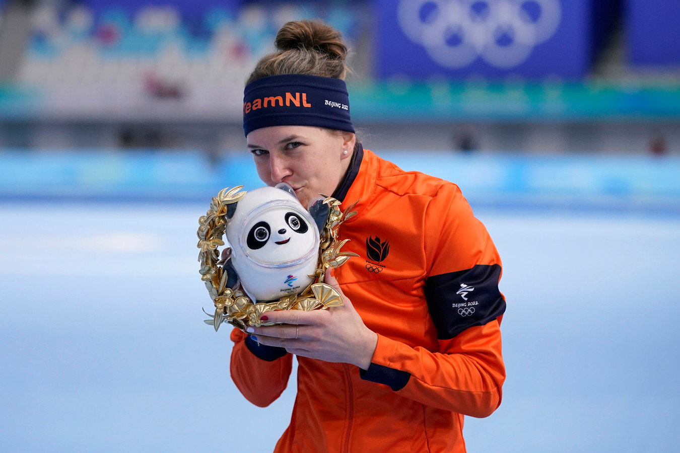 Bekijk hier hoe Ireen Wüst naar historisch goud snelt | Foto ...