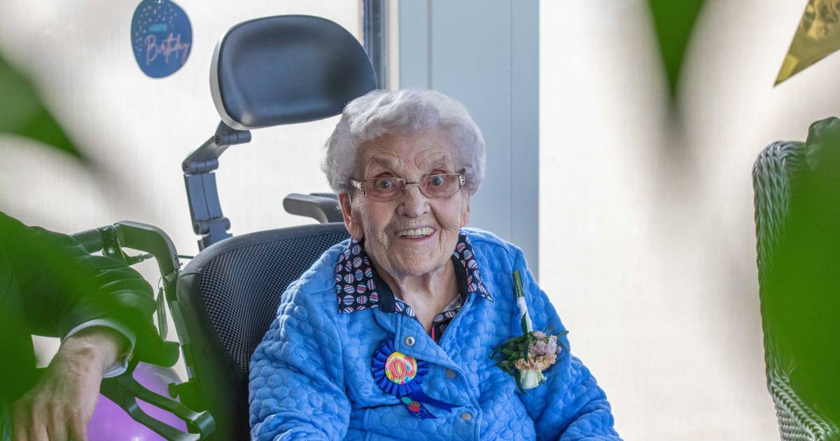100-jarige Jopie Ruissen-Korstanje uit Goes geniet nog volop van het ...