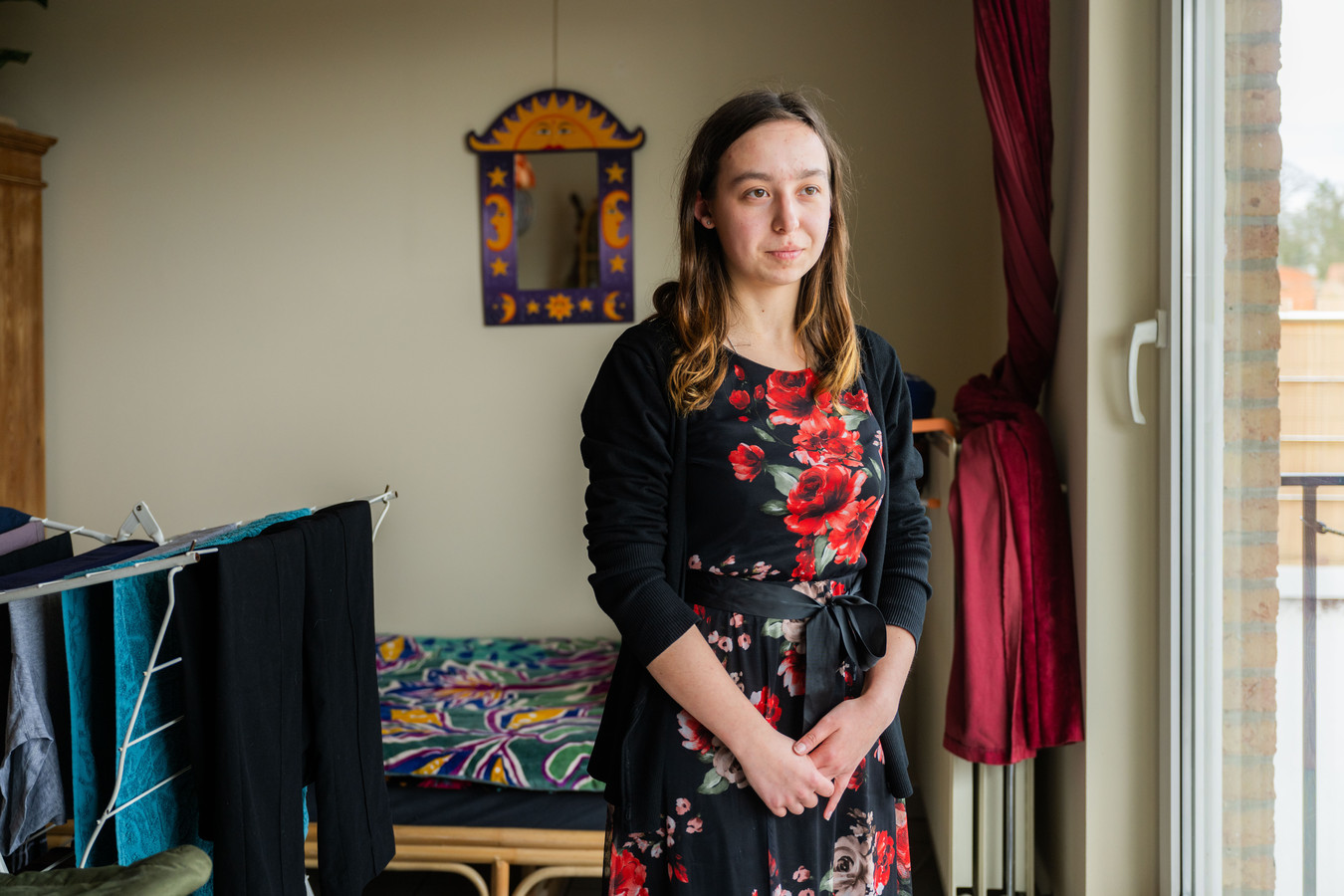 Vlaamse Laura (20) droomt van een leven als tradwife: “De man brengt ...