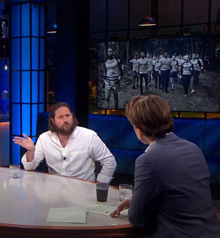 ‘Ik ben maar de fotograaf,’ zegt Sebastian. Maar justitie ziet hem als ...