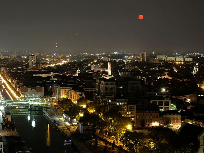 IN BEELD: HLN-lezers fotograferen de blauwe supermaan boven ons land ...