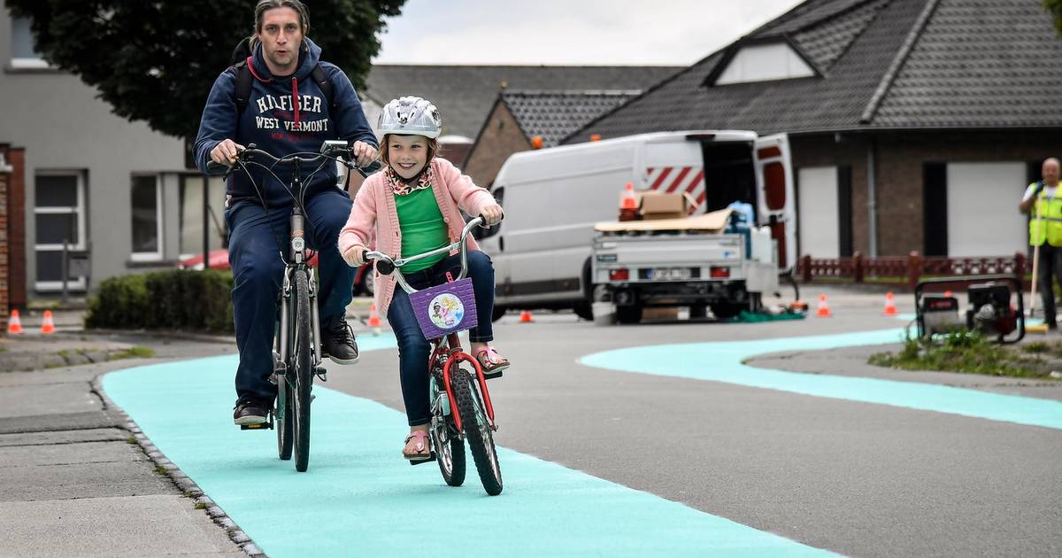 Nieuwe fietsstrook is primeur in België | Dendermonde | hln.be