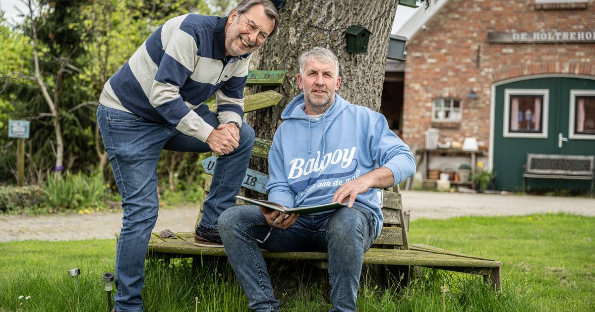 Ruud en Piet zochten naar de oude burgemeestersketen van Balgoij. Ze ...