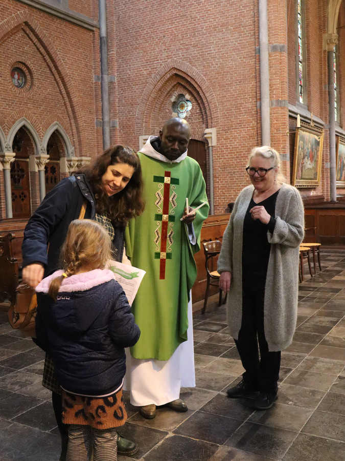 Smullen, speuren en ontdekken in de Lambertuskerk | Foto | gelderlander.nl