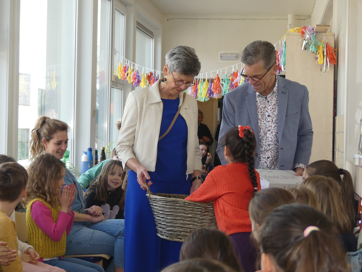 ‘Meester Patrick’ fietst voor de laatste keer naar zijn school in ...