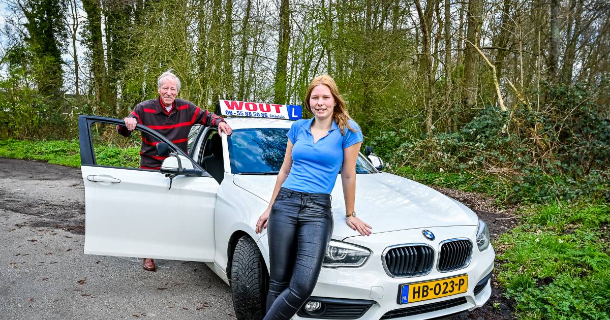 Rijles een dure grap? Niet voor Chalayne (18), die les krijgt van haar ...