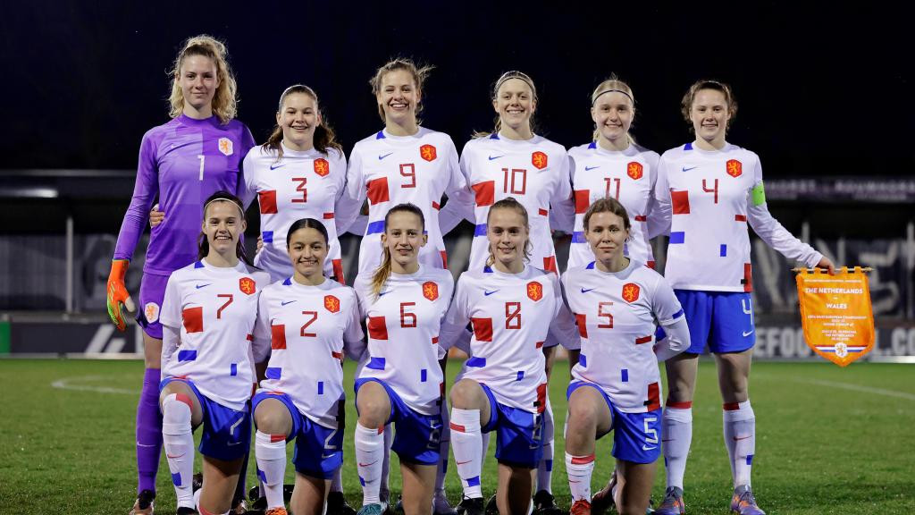 Betuwse voetbalmeiden met Oranje op koers voor EK: 4-0 zege op Wales ...