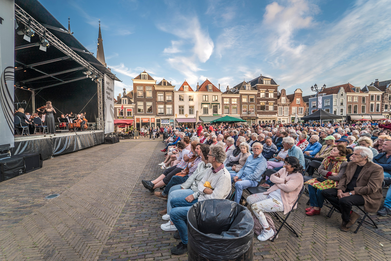 Openluchtconcert in Delft met het mooiste decor | Foto | AD.nl