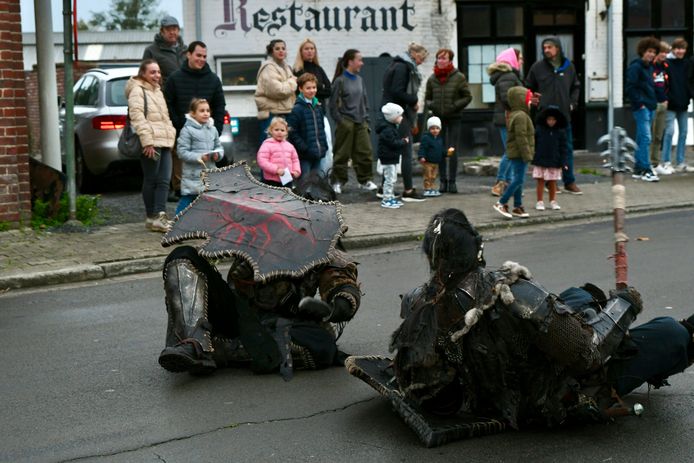 IN BEELD. 41e Sint-Maartensstoet lokt massa mensen: “Heel blij dat we ...