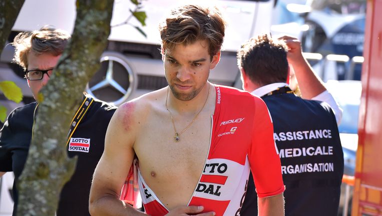Debusschere verlaat Tour met breuk in schouderblad | De Morgen