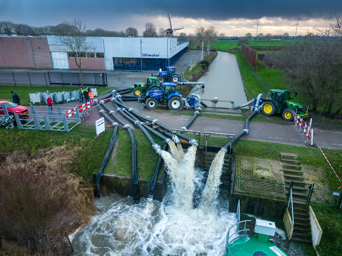 Zandzakken lagen klaar en kades liepen onder water: hoe liggen onze ... Zandzakken lagen klaar en kades liepen onder water: hoe liggen onze ...