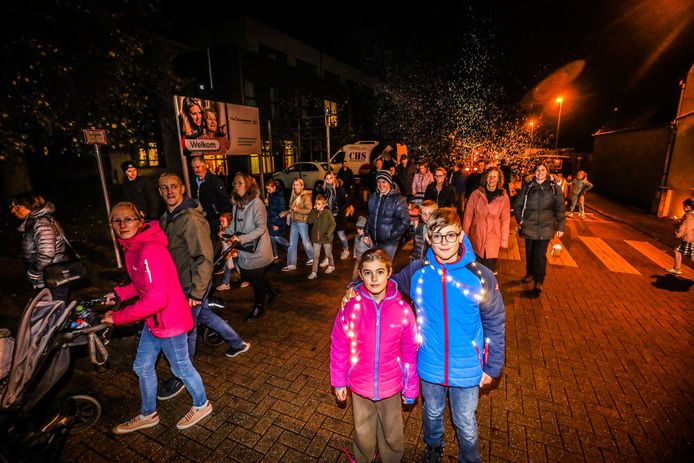 IN BEELD. Bietenstoet en onthulling van Sint-Maartensbeeld in Ichtegem ...