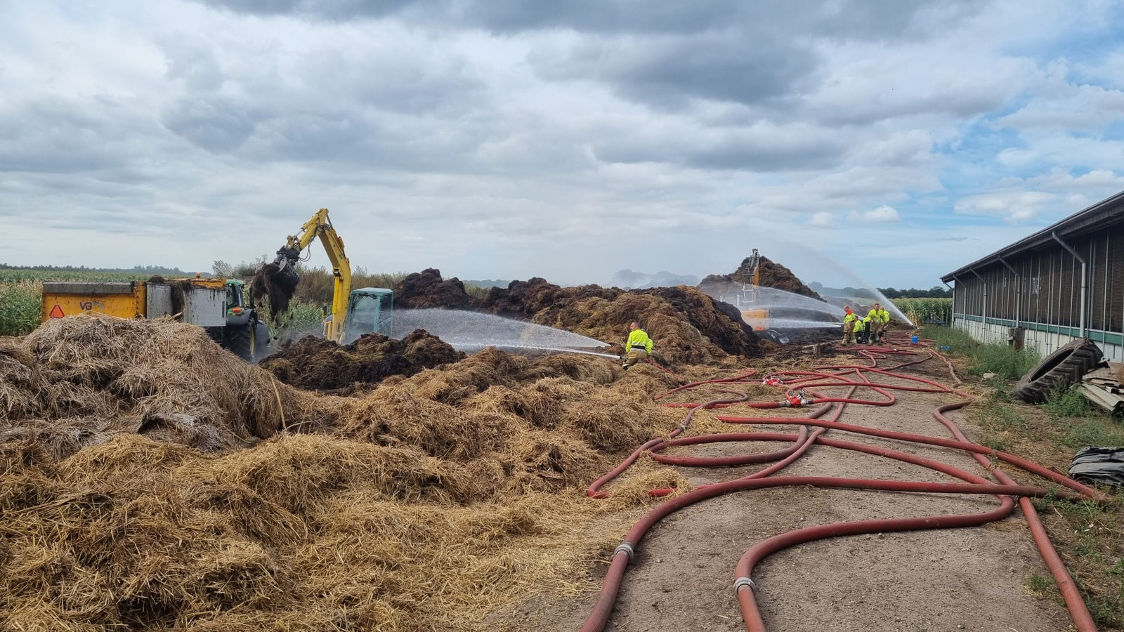 NL-Alert voor stinkende rook door brand in Schaijk, meldingen uit wijde ...