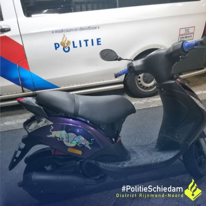 Opgevoerde scooter die ruim 100 kilometer per uur kan van de weg gehaald, bestuurder deelde ...