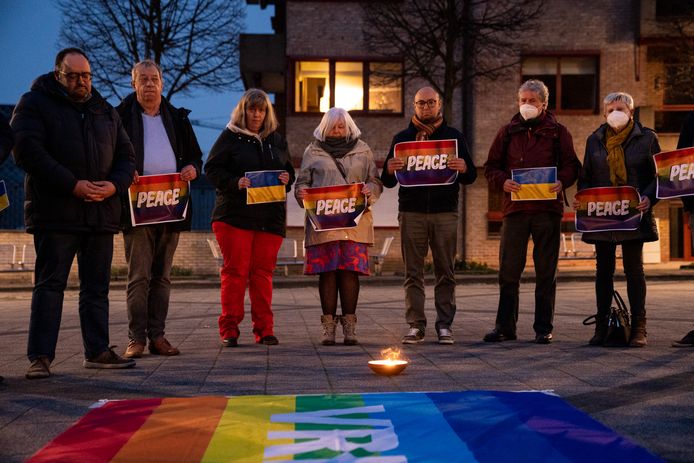 Dertigtal Bomenaren neemt deel aan stiltecirkel voor vrede | Boom | hln.be