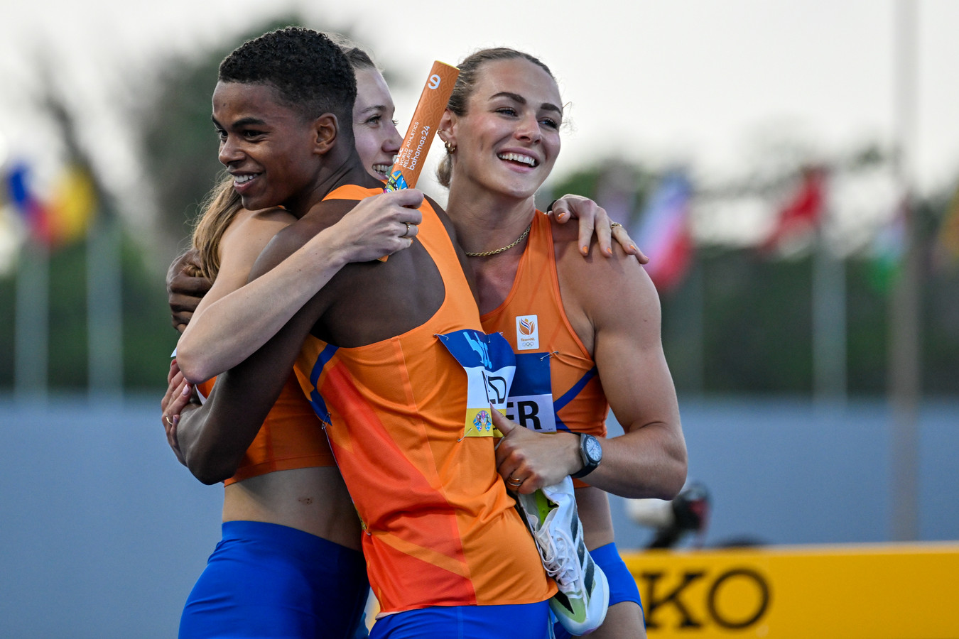 WK-zilver voor Femke Bol en Lieke Klaver op 4x400 meter gemengd ... WK-zilver voor Femke Bol en Lieke Klaver op 4x400 meter gemengd ...