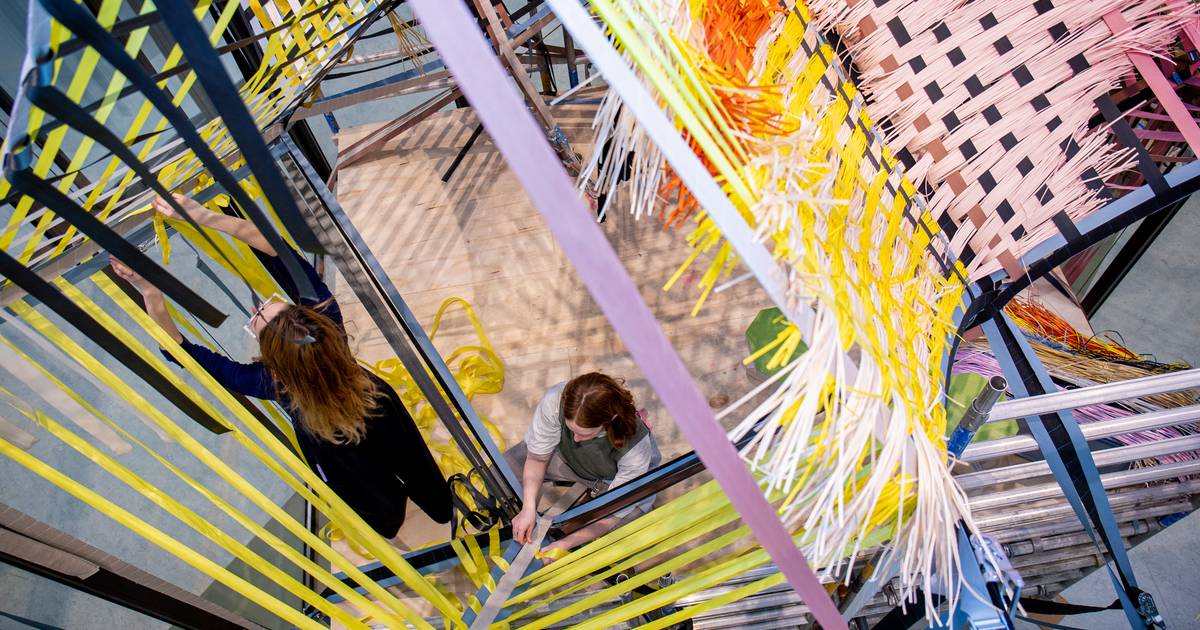 Weven door de ruimte: team Jongerius maakt Loom Room in TU/e ...