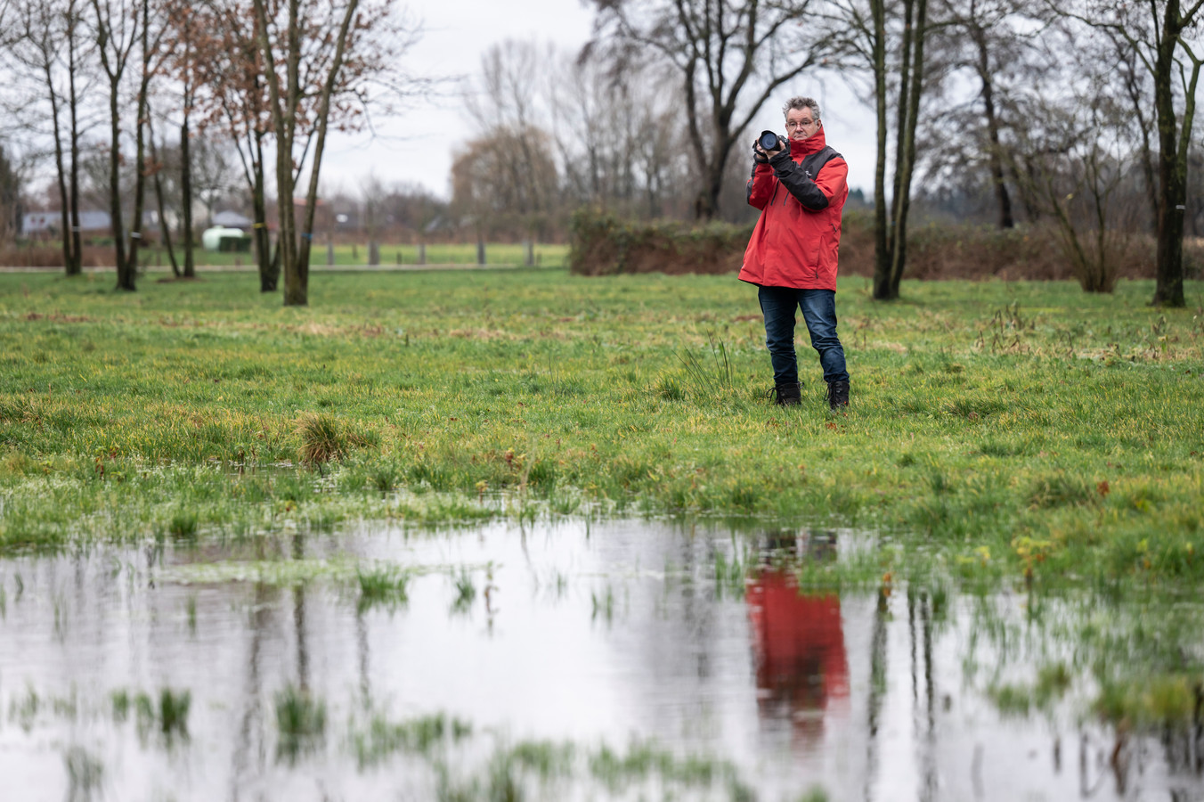 Henk Straatman is klaar voor zijn honderdste weerfoto op tv, het ...