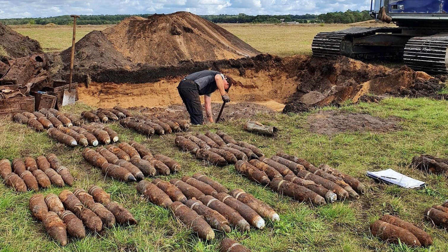 Rijk restaureert vijf ‘nepboerderijen’ op voormalig oorlogsvliegveld ...
