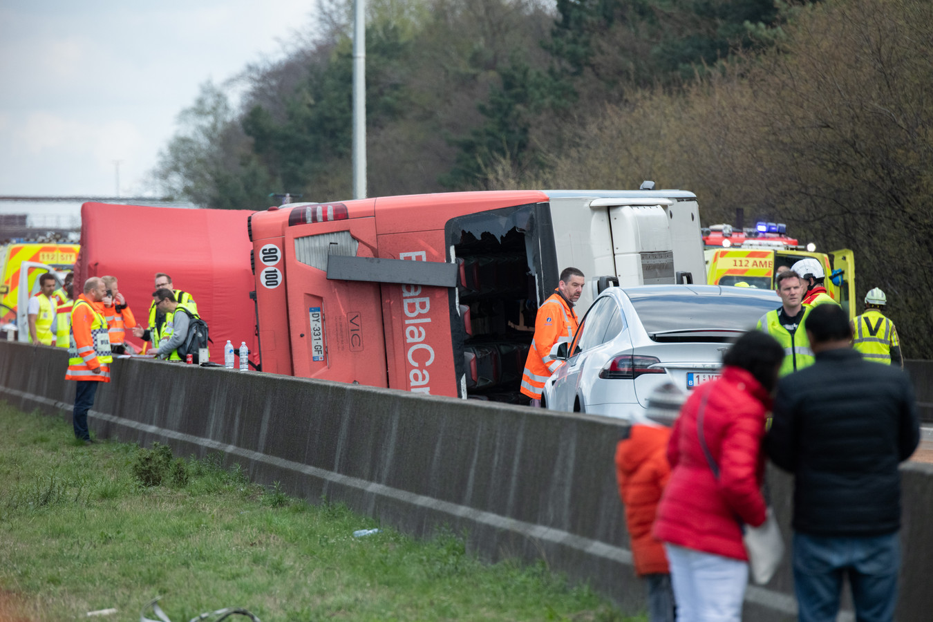 Accident d’un bus sur l’E19: les deux victimes sont une Française de 17 ...