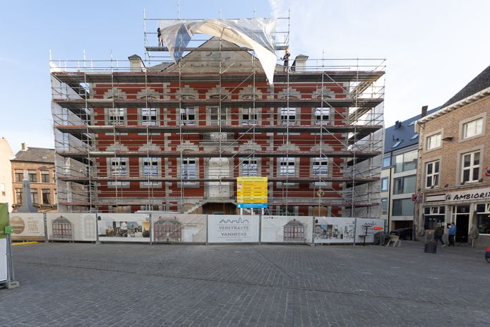 IN BEELD. Tongeren onthult de vernieuwde voorgevel van stadhuis ...