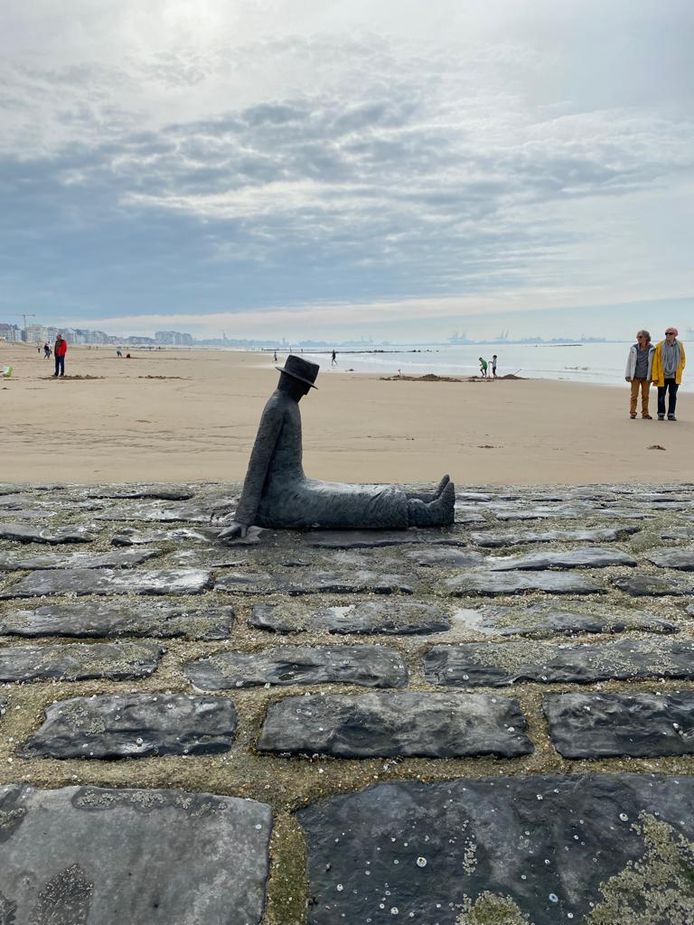 Beeld van Folon terug te bewonderen op strandhoofd van Knokke-Heist ...
