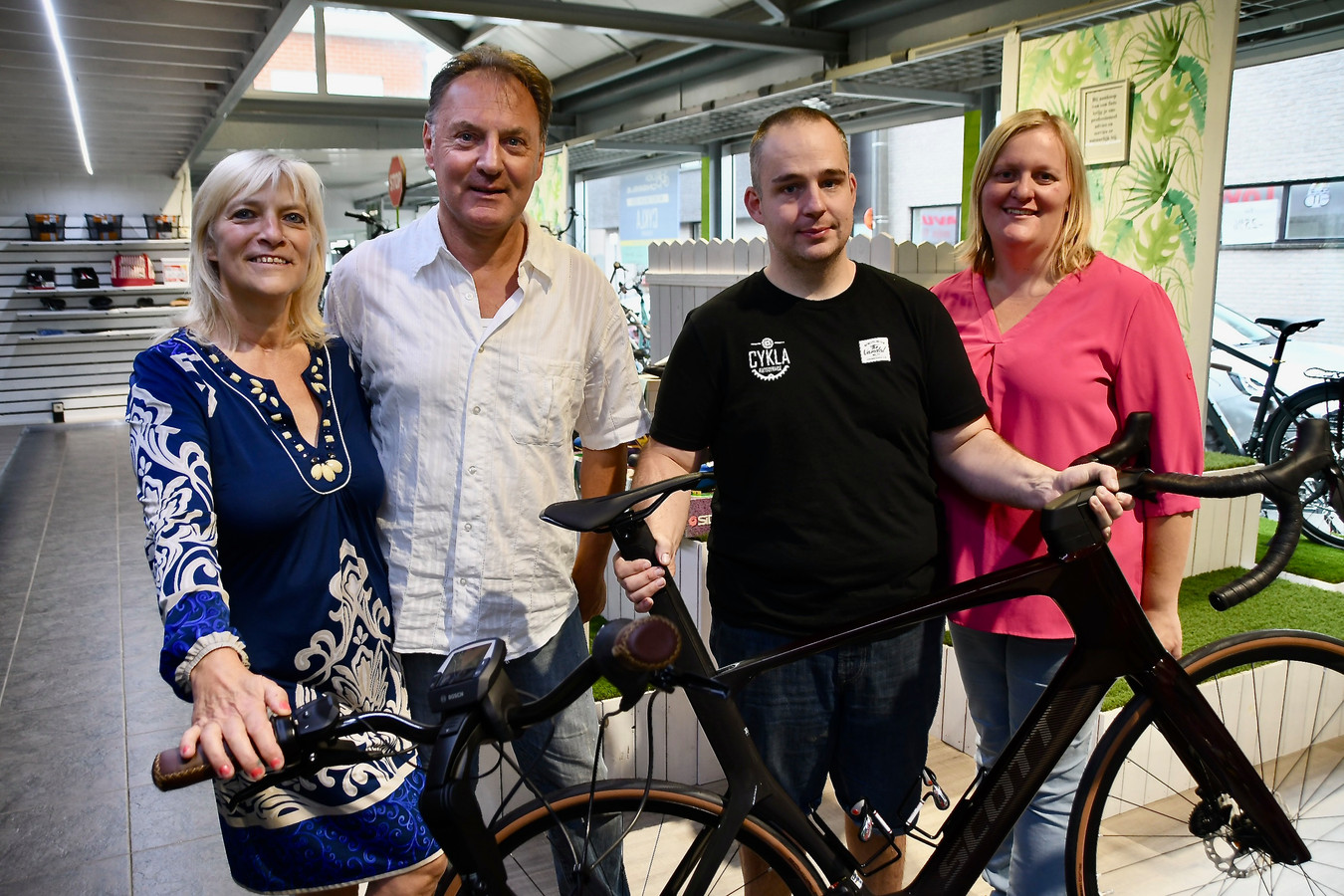 Fietshandelaar Bjorn neemt de fakkel over van Rudi: “Net op tijd, want ...