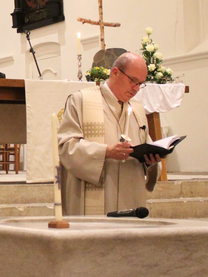 Dominee in Almelo zit 25 jaar in ’t vak en viert dat met veel muziek ...