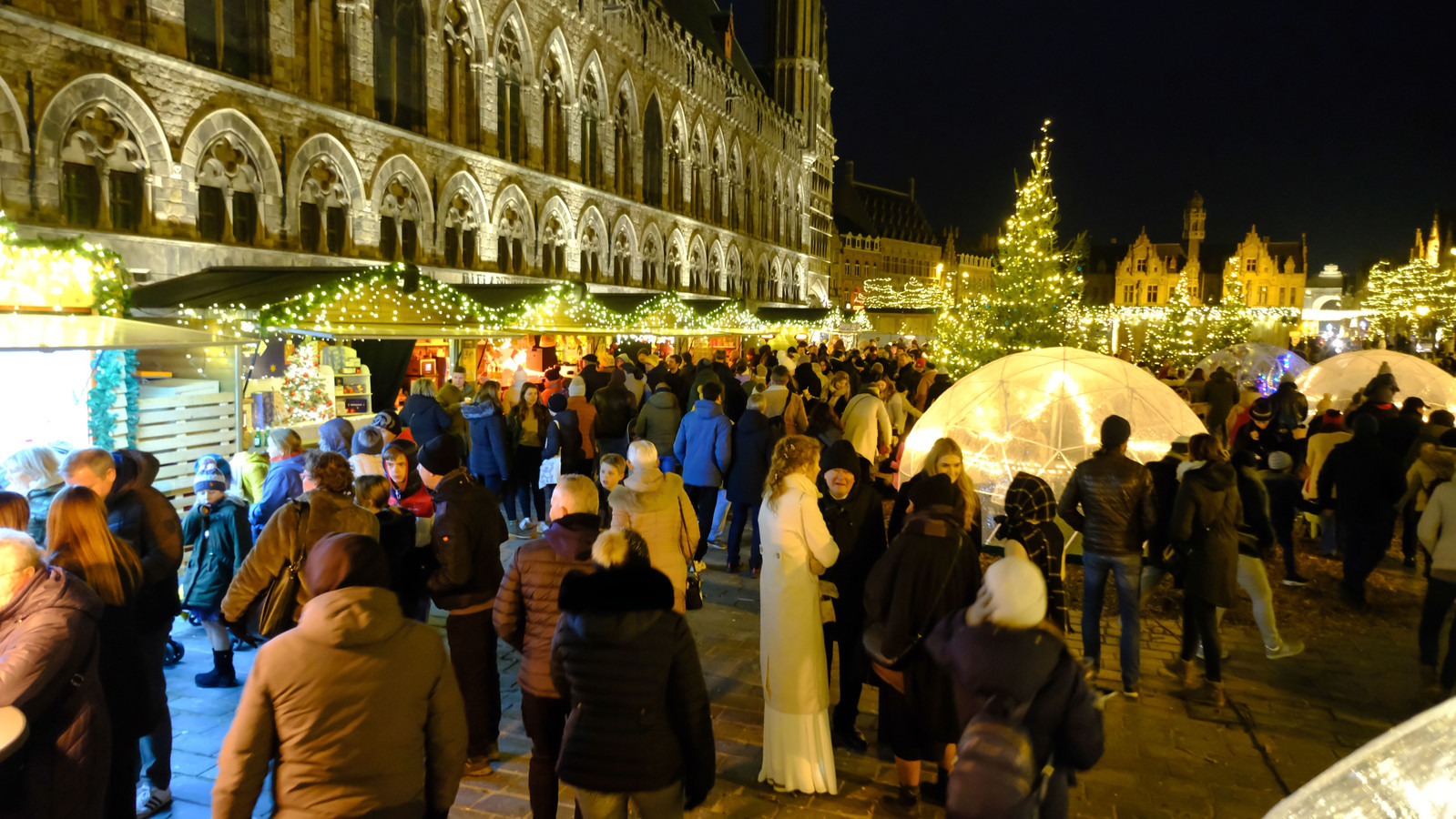 Kerst in Ieper kent overweldigende start: “Ook zonder schaatspiste ...