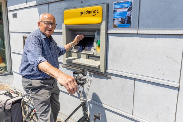 's-Gravenpolder zit zonder geld; Geldmaat is al meer dan een week ...