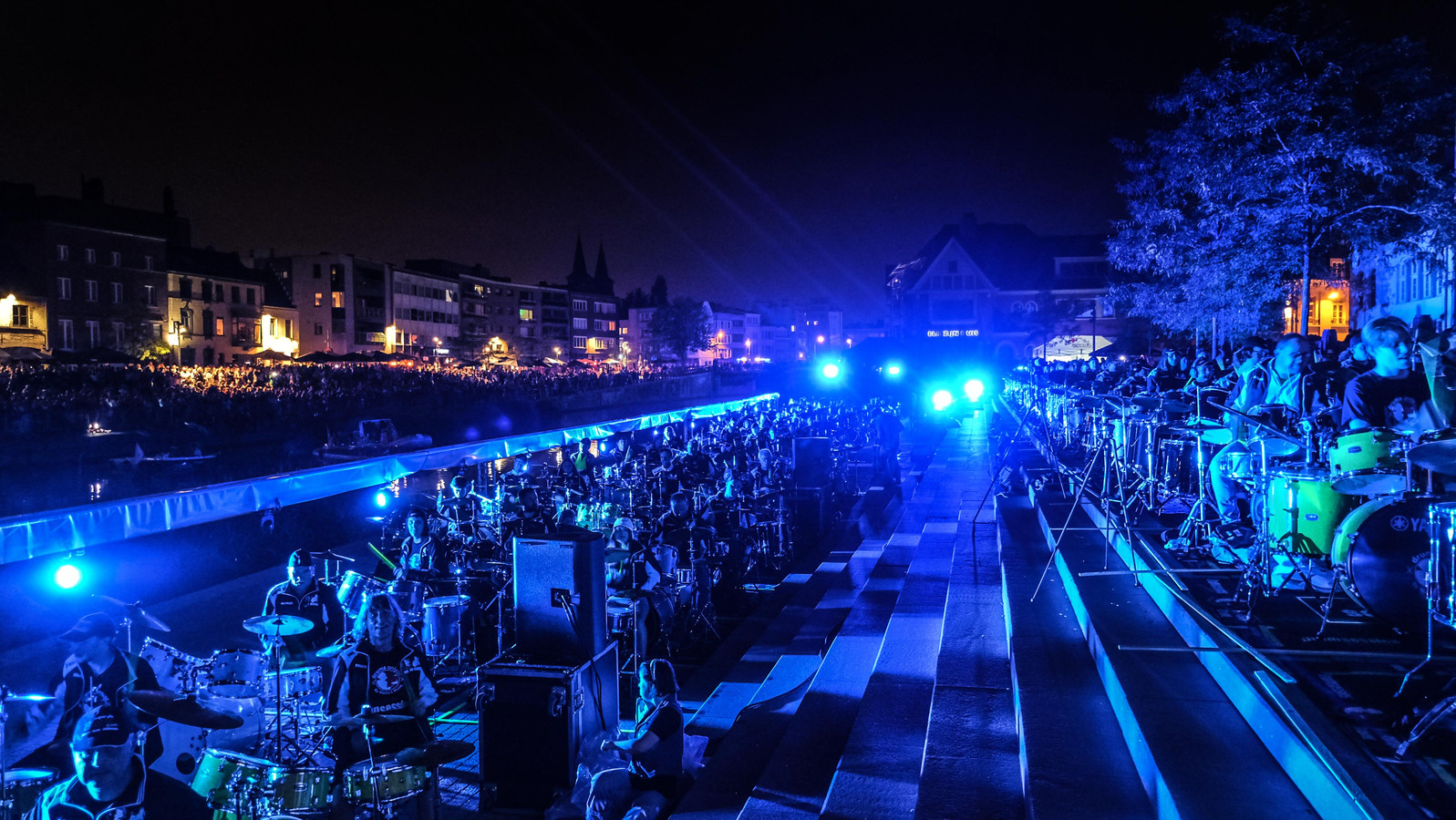 Kortrijk Drumt by Night brengt totaalspektakel naar Leieboorden | Foto ... Kortrijk Drumt by Night brengt totaalspektakel naar Leieboorden | Foto ...