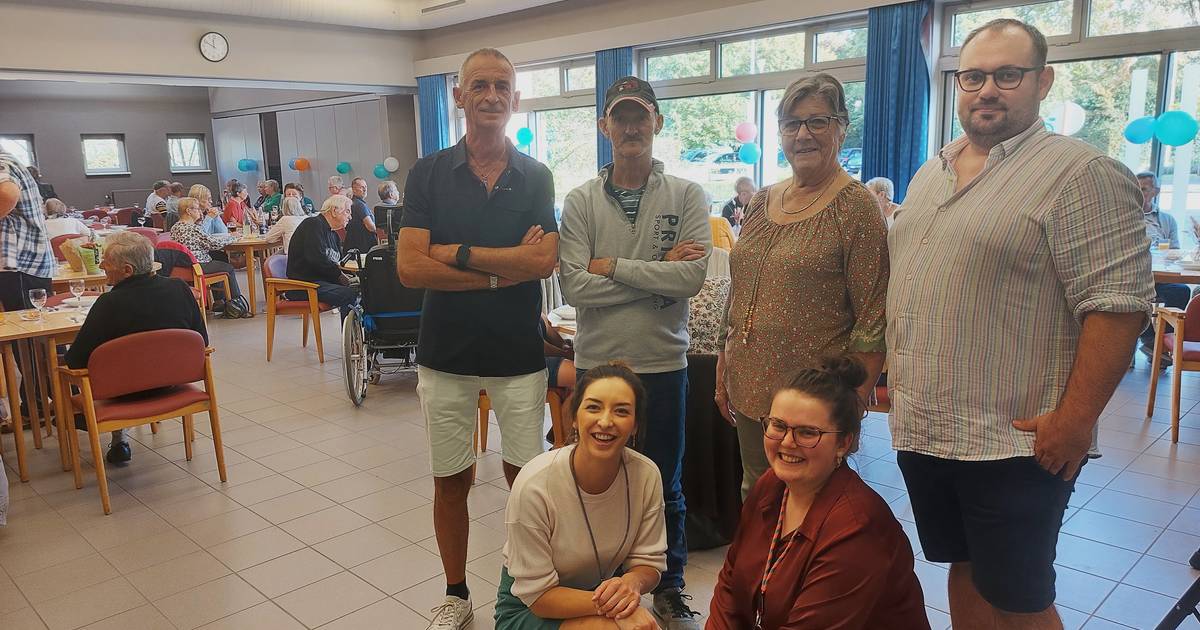 Dorpsrestaurant bedankt vaste gasten en vrijwilligers met feestje op ...