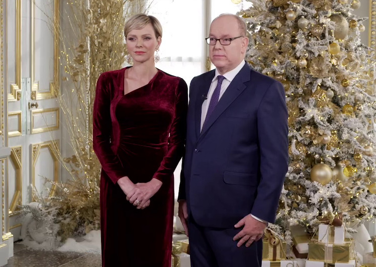 “Géén tekenen van liefde”: experten fileren lichaamstaal prins Albert ...