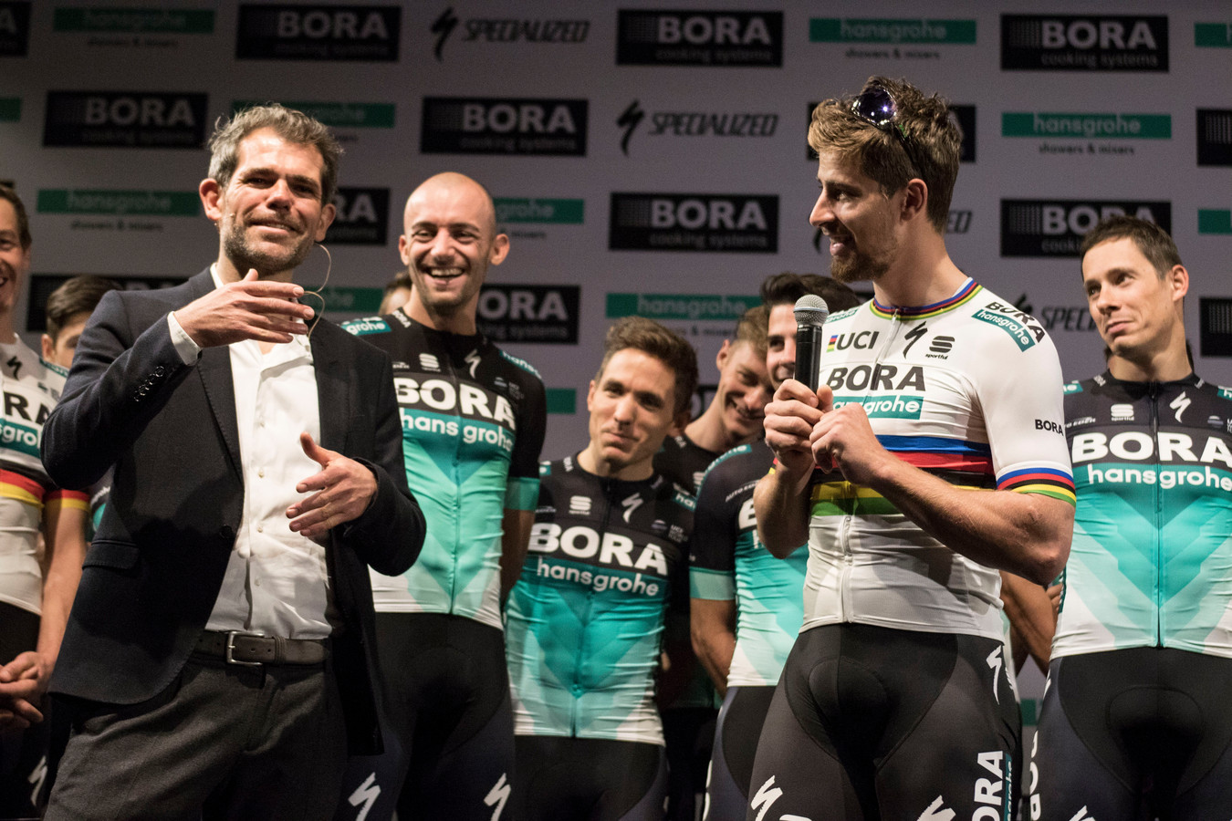 Vleugje rock 'n roll op ploegvoorstelling BORA-Hansgrohe: manager Ralf ...