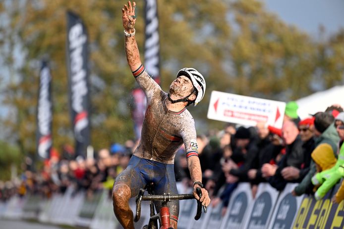 Cameron Mason draagt zilveren medaille op aan overleden opa ...