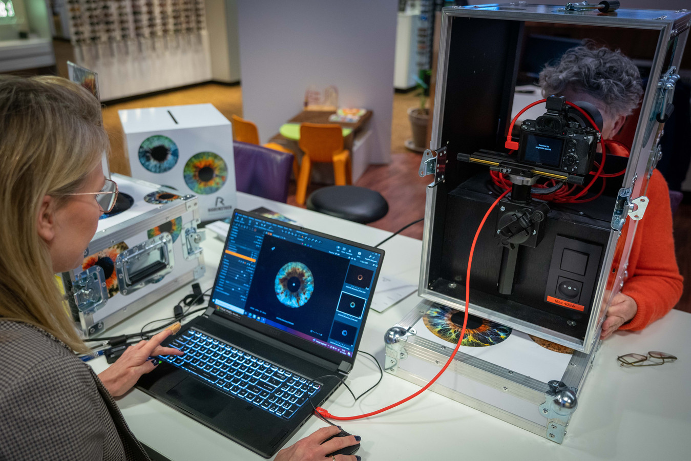 Een nieuwe kijk op je oog: in Huissen kun je deze bijzondere foto laten ...