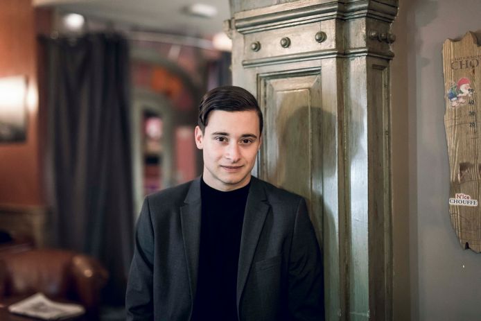 Sander (17) is jongste voetbalcommentator van het land: "Ik vroeg aan ...