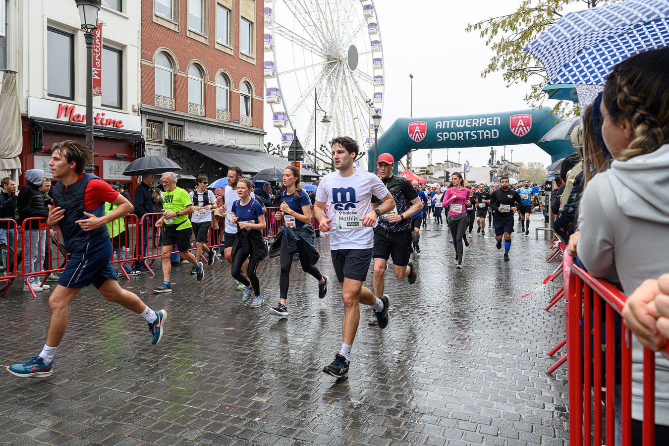 IN BEELD. Dit was de 10 Miles in 25 opvallende beelden | Foto | hln.be