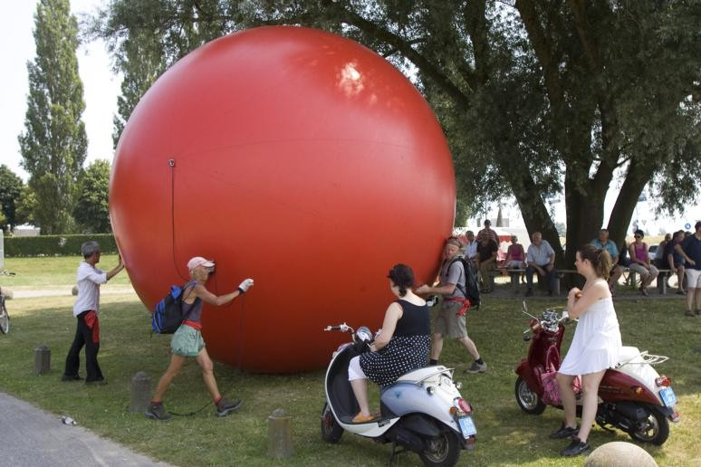 Rode bol rondt rondje Overijssel af in Marle | Foto | destentor.nl