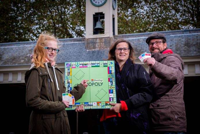Vlaardingers leven zich uit met eigen Monopoly | Waterweg | AD.nl