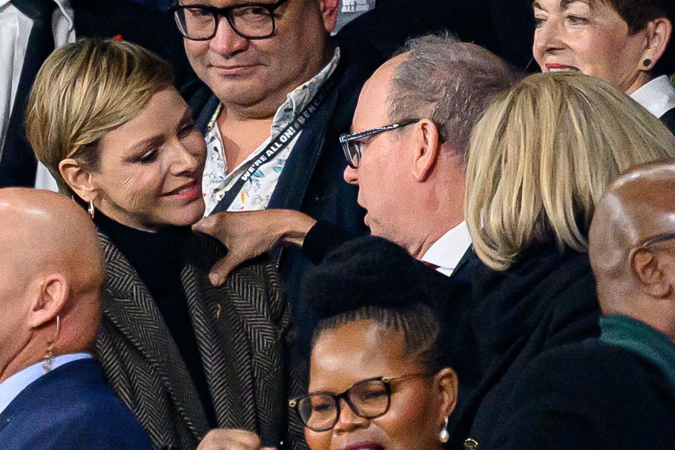 Regards amoureux et tendre baiser: Charlene et Albert de Monaco font ...