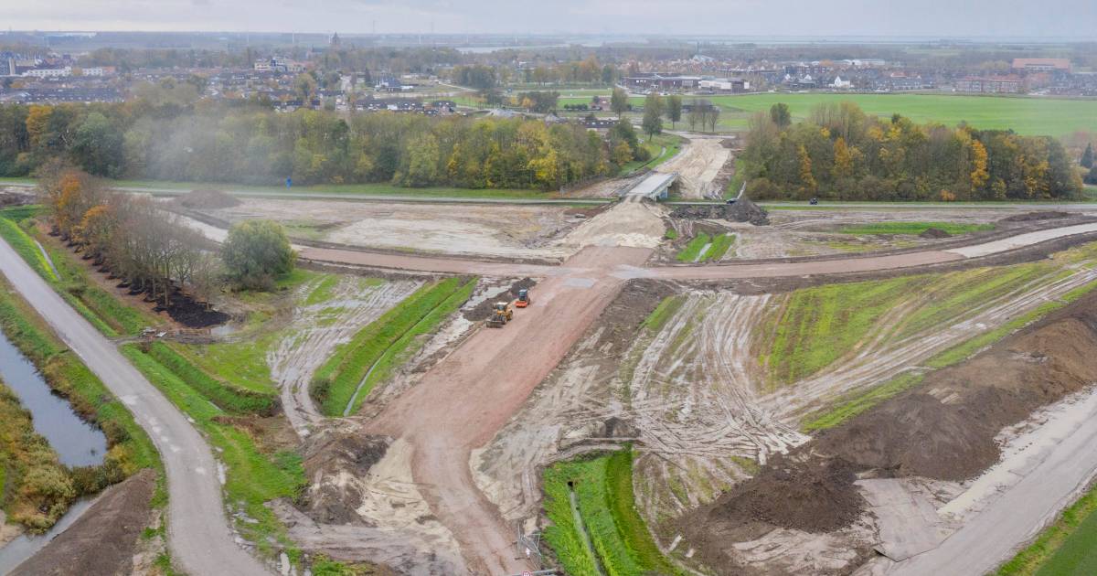 Nieuw kruispunt bij Tholen-stad maanden later open vanwege koud en nat weer | Tholen | pzc.nl