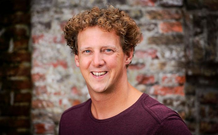 Jochem Myjer komt fans Ajax tegemoet | Show | AD.nl